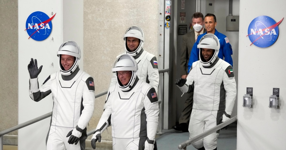 အာကာသစခန်းက ယာဉ်မှူး ၄ ယောက် ကမ္ဘာမြေပြင်ပေါ် ပြန်ရောက်