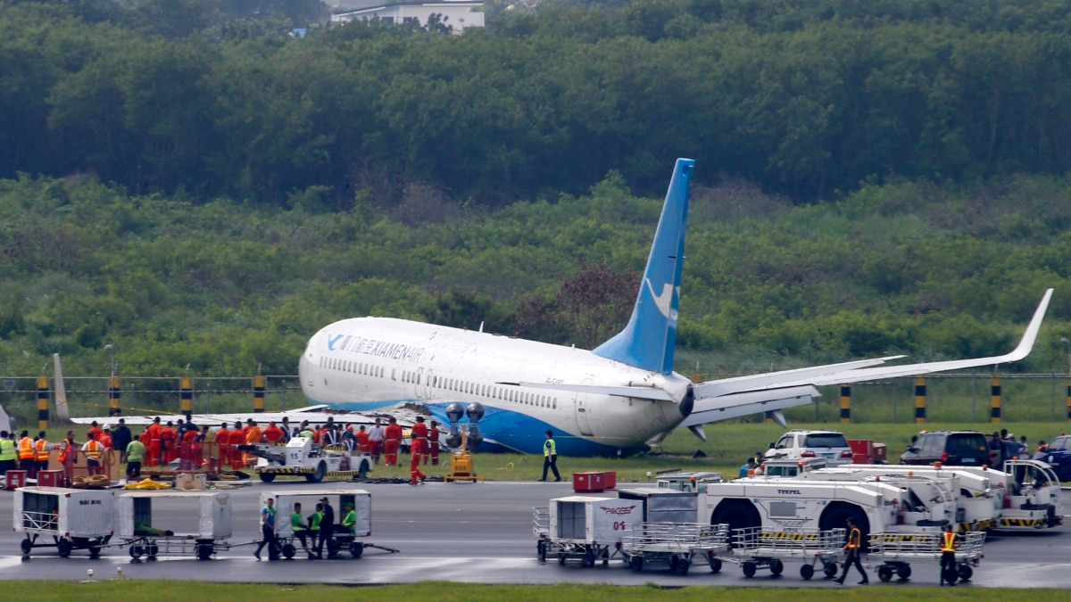China Plane Skids Off Rainy Manila Runway; All Aboard Safe