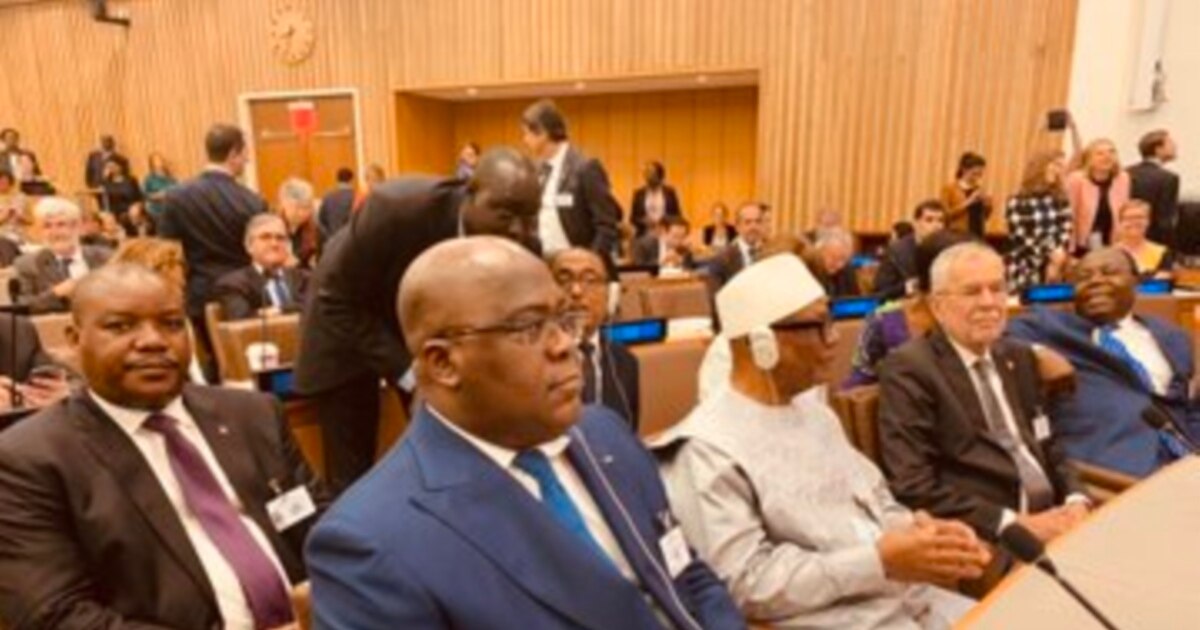 Président Tshisekedi (RDC) na PM Clément Mouamba (Congo-B.) na bokutani ...