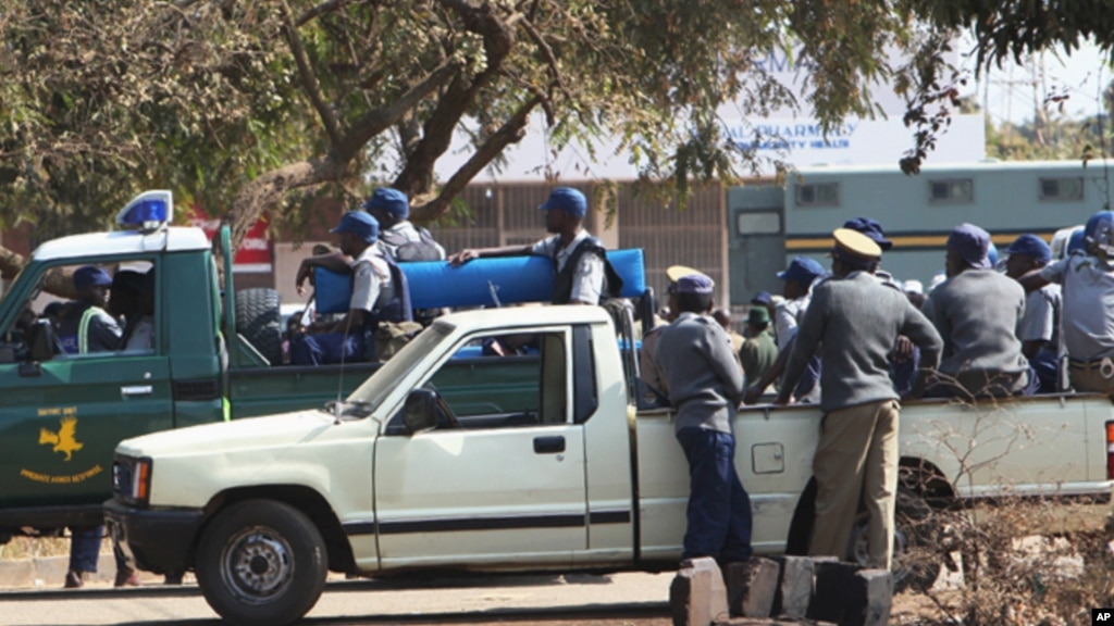 Zimbabwe Lawyers Say Harare Police Station Not for HIV Positive Inmates