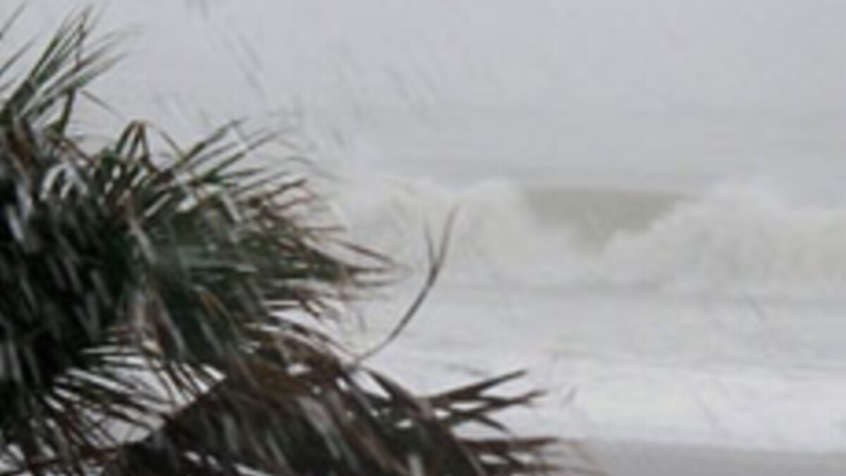 US Launches Huge Hurricane Response as Irene Arrives