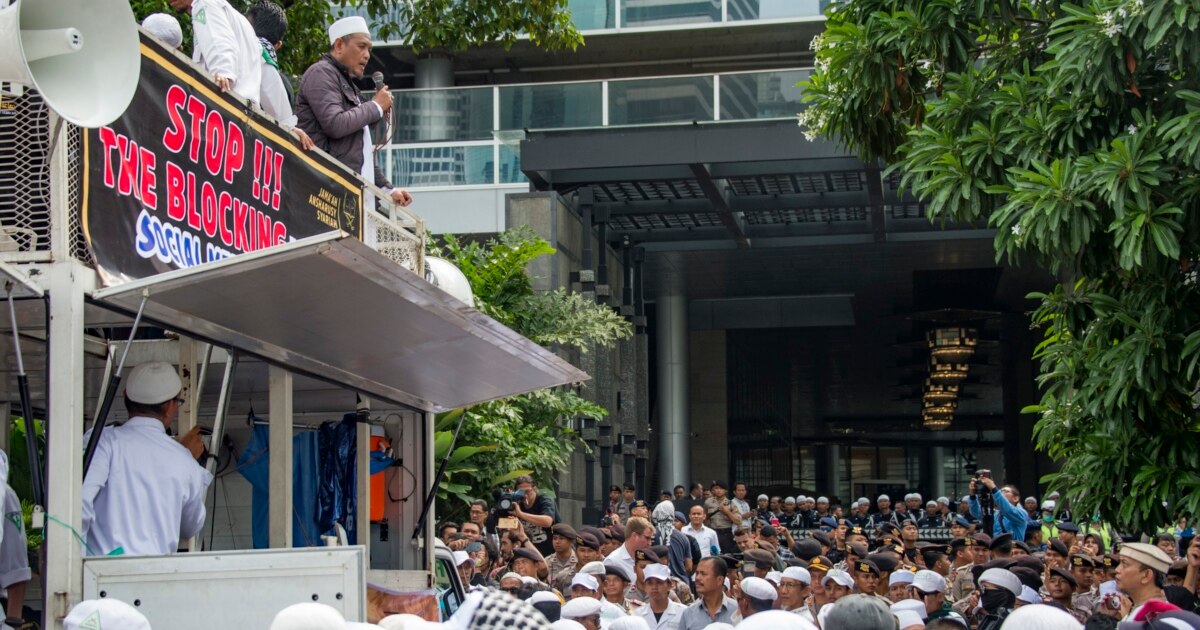 Hardline Muslims Rally Outside Facebook's Indonesian HQ
