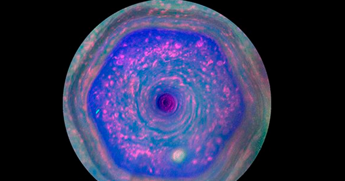 Stunning Shots Show Saturn's Hexagon Vortex