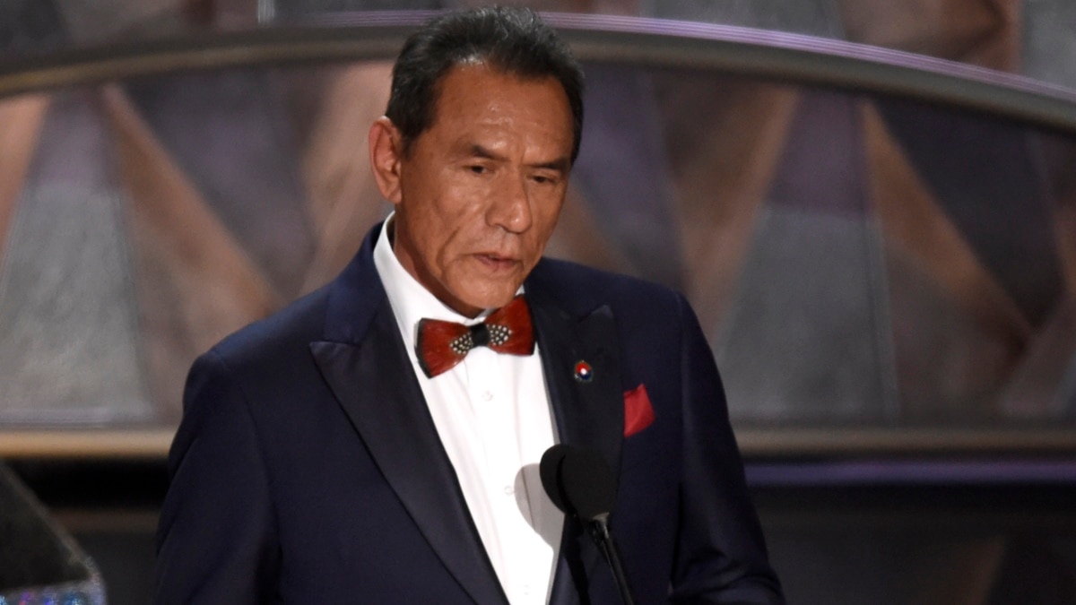 Native Americans Delight as Veteran Actor Speaks Cherokee at Oscars