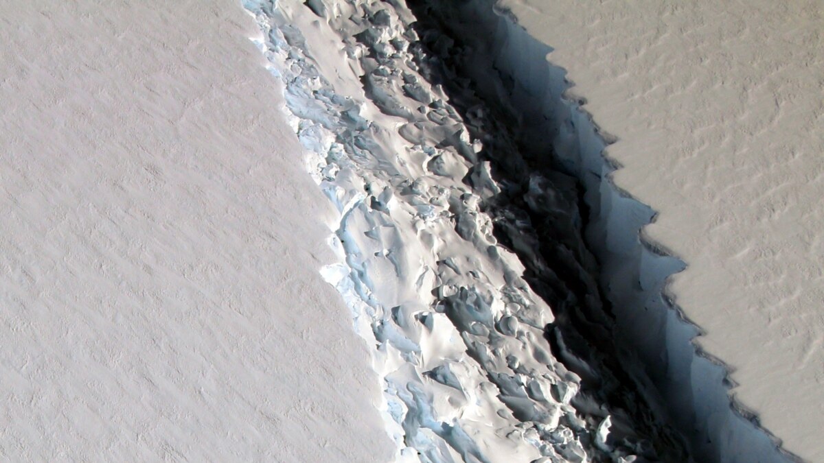 Giant Iceberg Breaks Off Antarctica