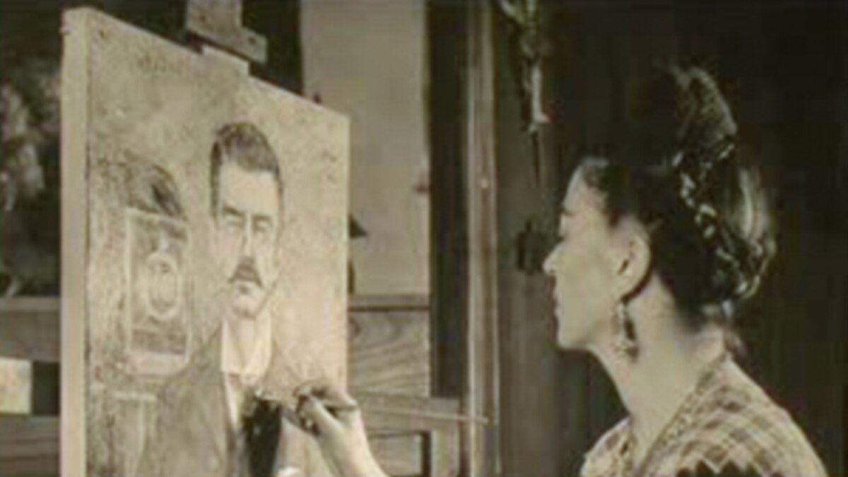 Photos Offer Insight into Artist Frida Kahlo