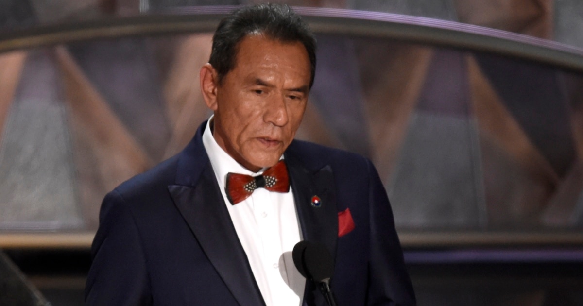 Native Americans Delight as Veteran Actor Speaks Cherokee at Oscars