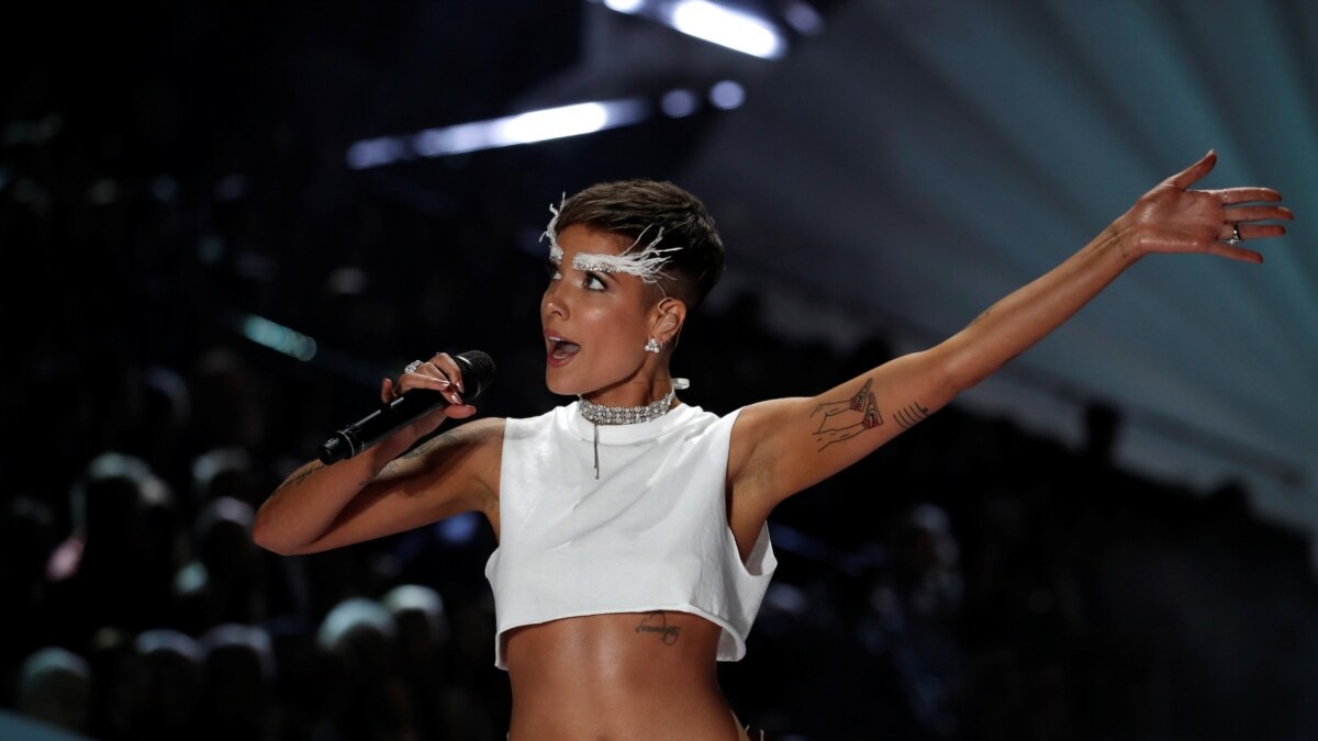 Top Ten Americano: Halsey lidera, John Legend e J Cole com novidades