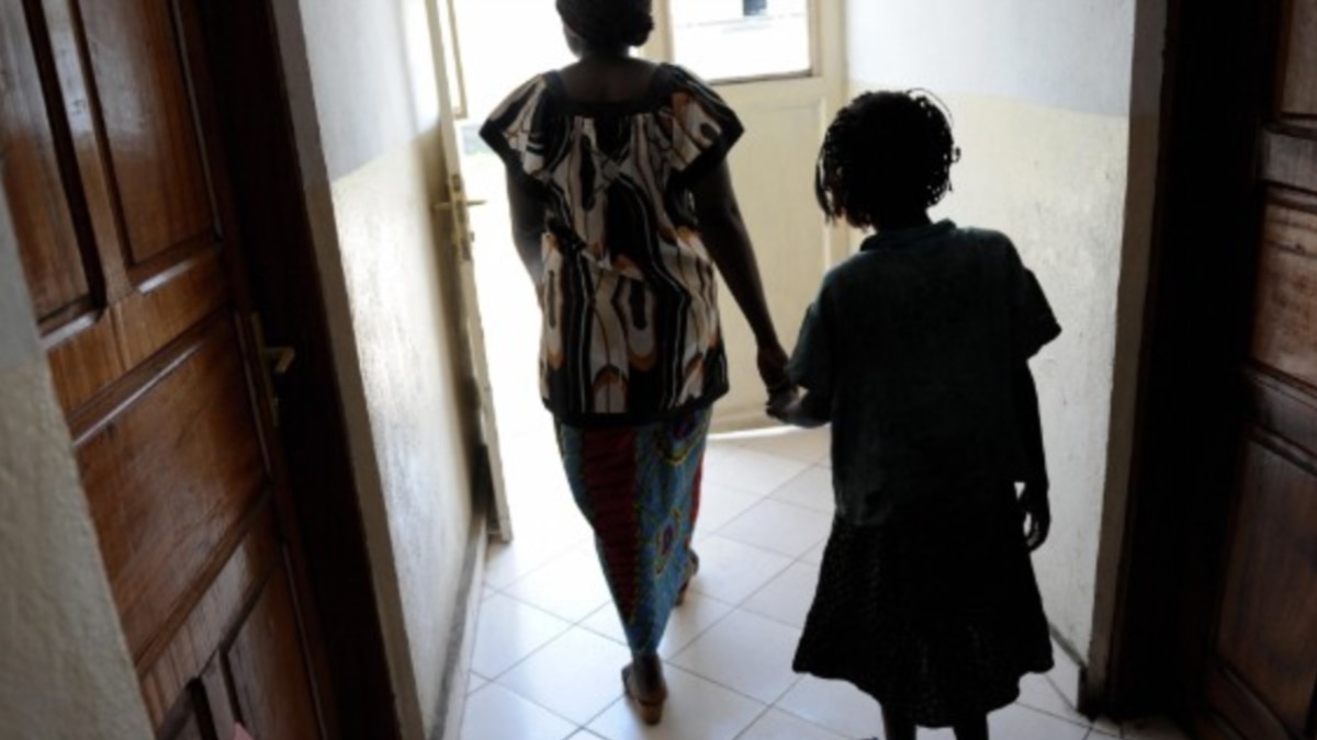 Amapholisa Adinga uMike Sikhulumo Mathe, Othiwa Udlwengula ...