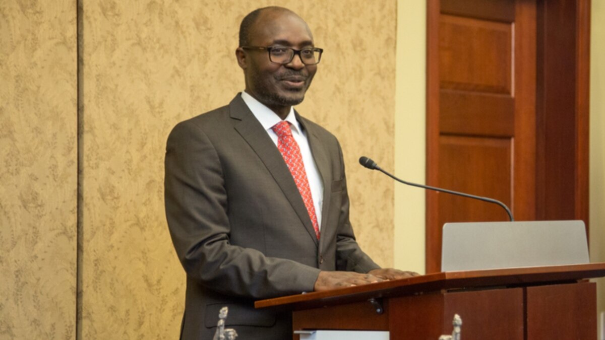 Antigo PGR volta a faltar ao tribunal e julgamento de Rafael Marques é ... Antigo PGR volta a faltar ao tribunal e julgamento de Rafael Marques é ...