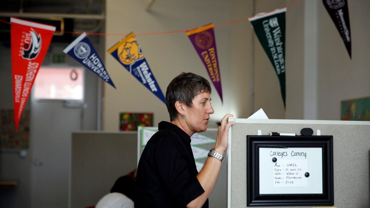 For Poor Students, Getting into College Is Harder Than It Seems