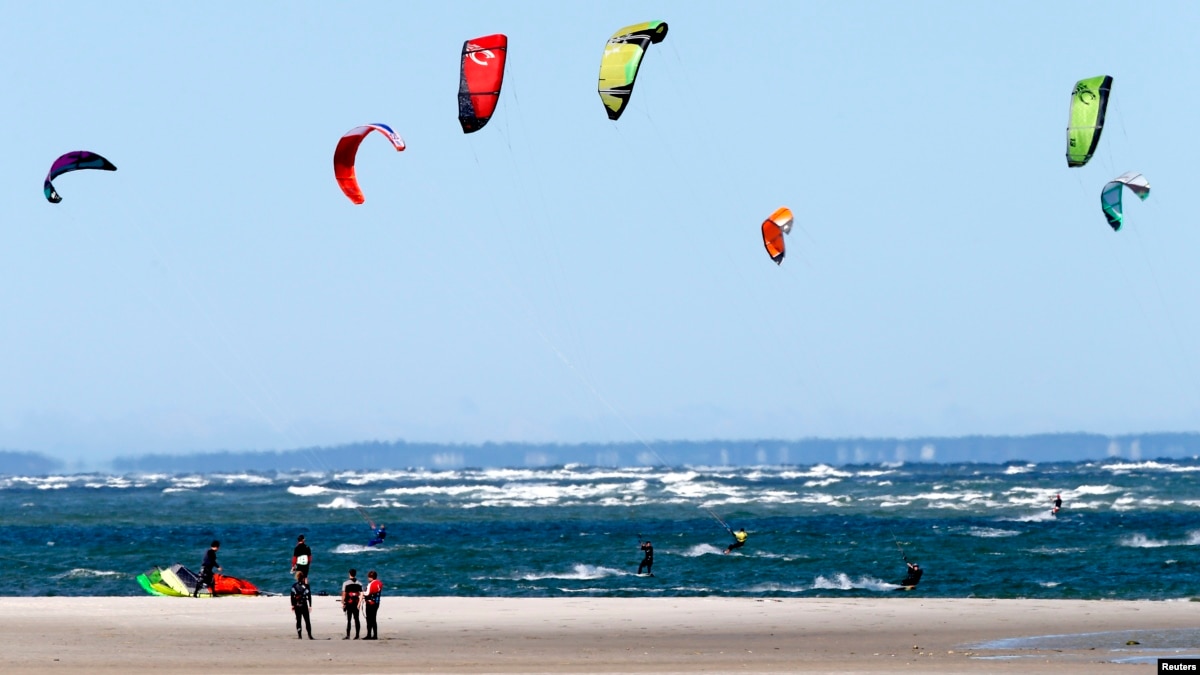 Kite-Flying Gives a Lift to People of All Ages