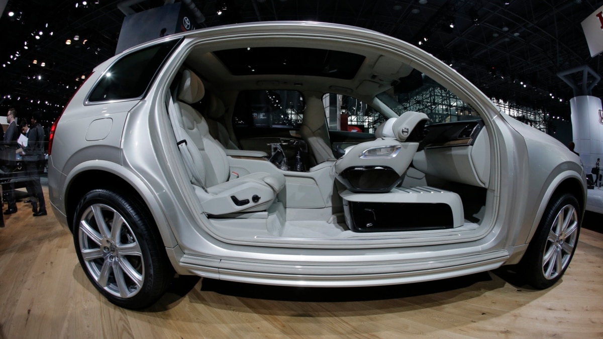 Large Cars on Top At New York Auto Show