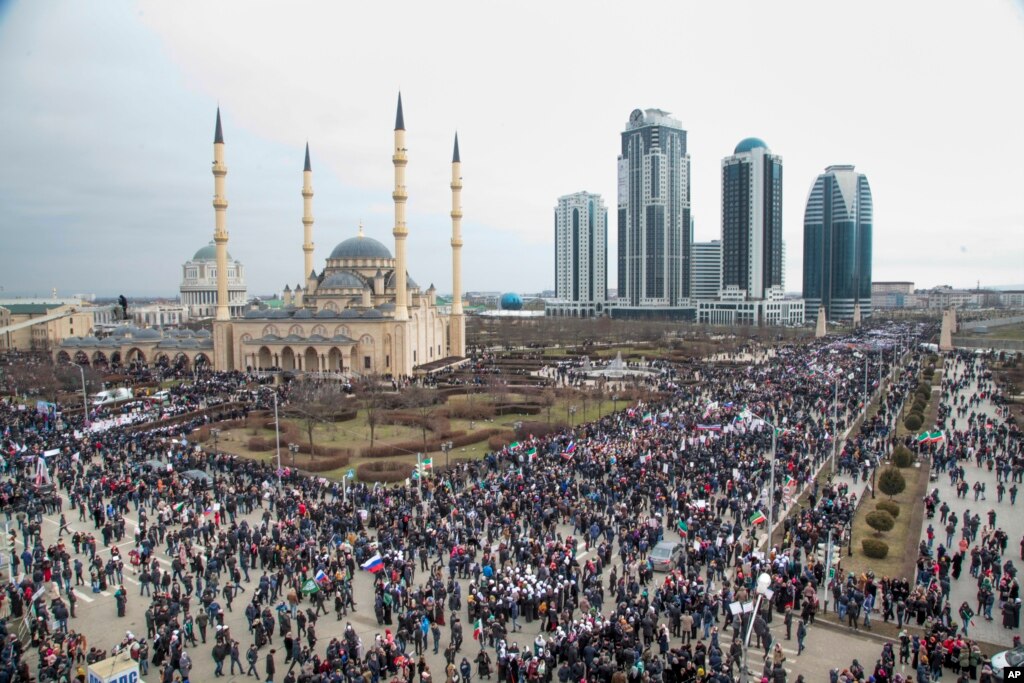 Putin Seeks to Contain Chechnya's Idiosyncratic Leader