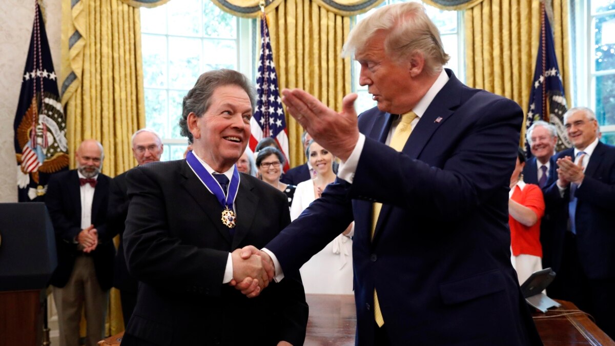 Trump Honors Arthur Laffer, Supply-Side Economics Pioneer