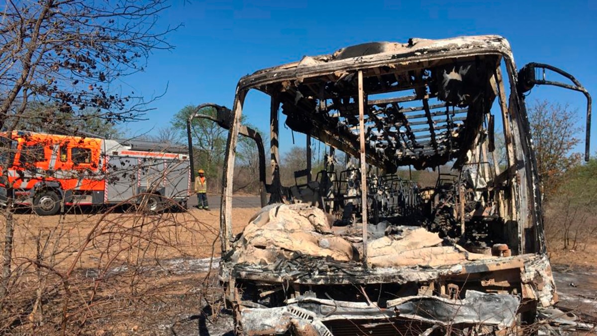 Zimbabwe Minibus Crash Leaves 22 Dead, 2 Hurt - Police