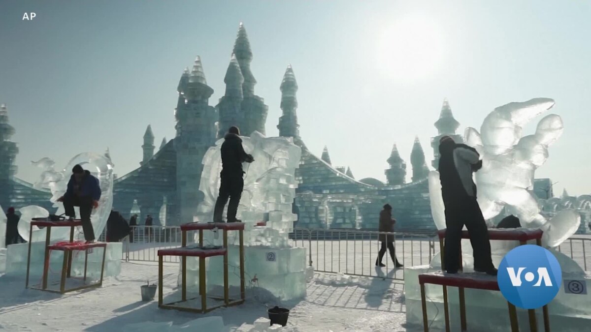 Artisans Create Fantastic Ice Sculptures in China