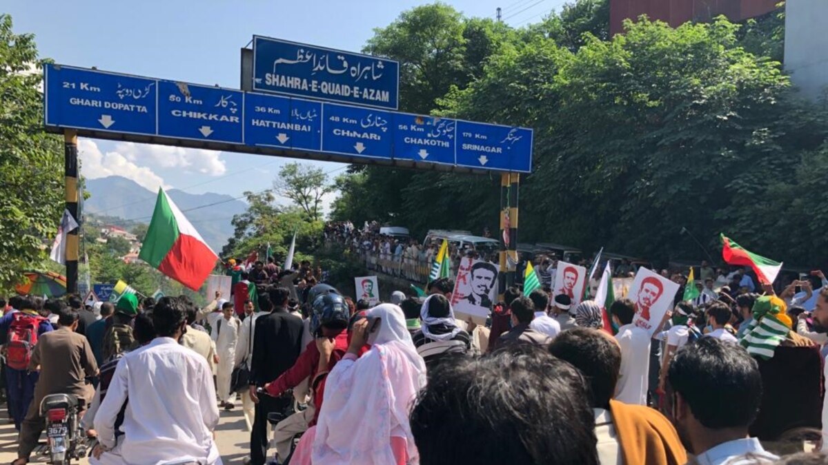 Thousands Begin 'Freedom March' in Pakistan-Held Kashmir Toward ...