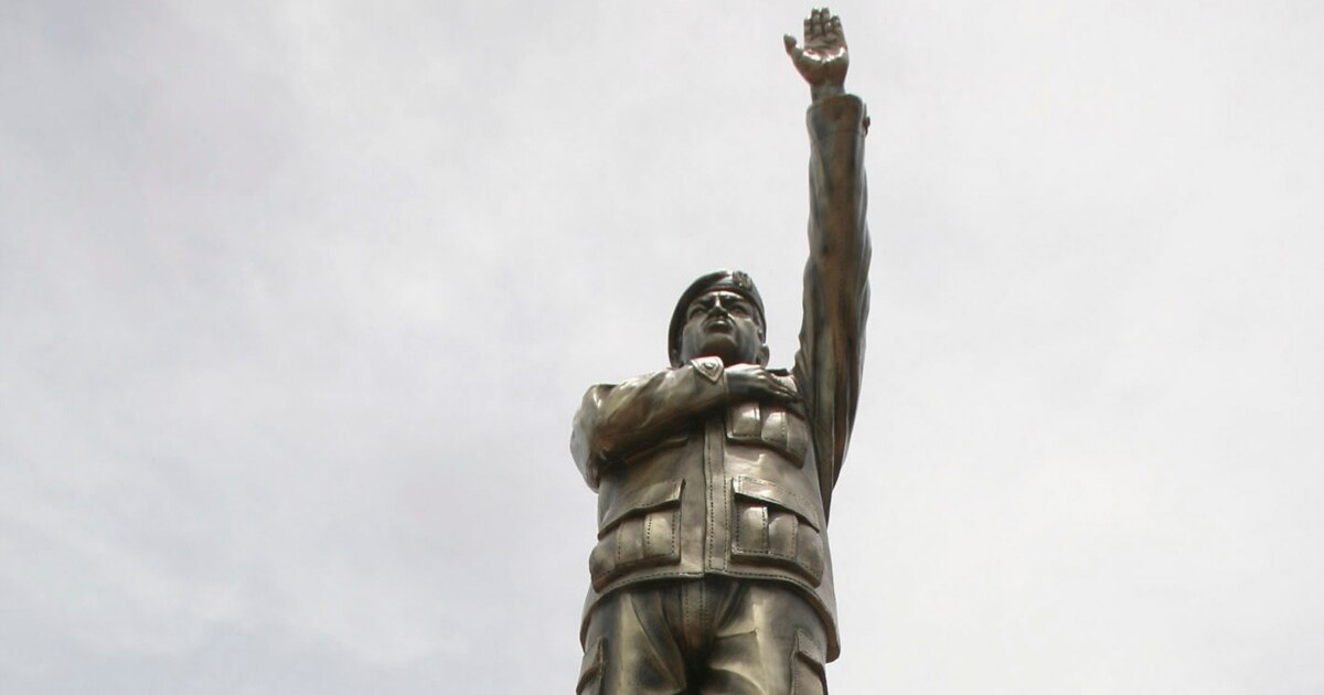 Bolivia Unveils Statue Honoring Hugo Chavez