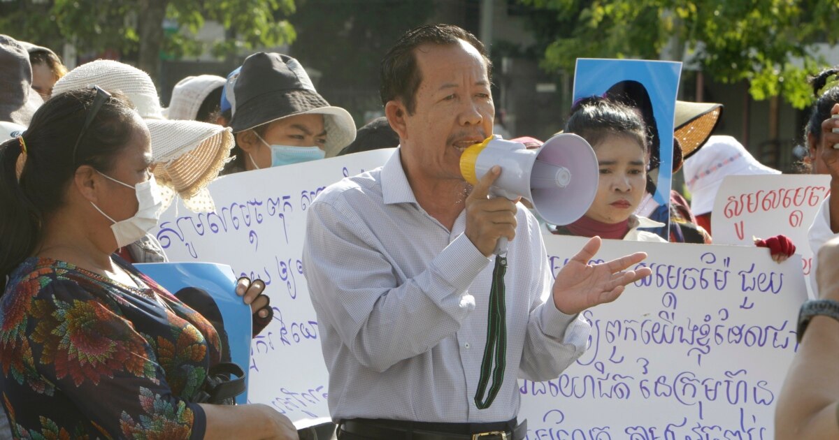 Political, Youth Activists Recant Testimony at Rong Chhun Protests Trial
