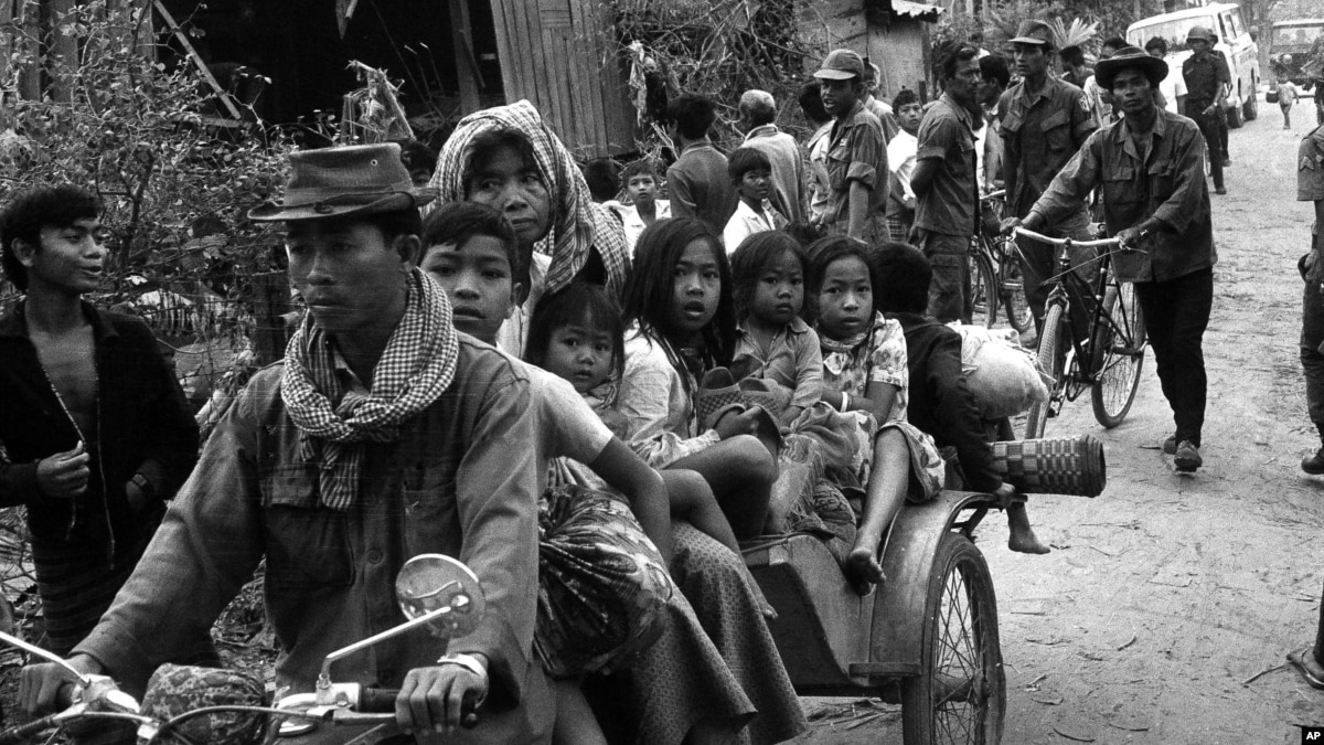 Khmer Rouge Survivors’ Radio Show to Return with Focus on Women