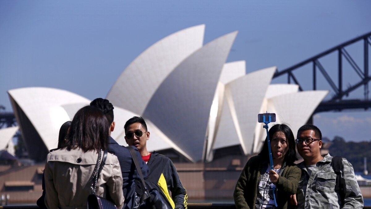 Migrants Deepen China’s Ties to Australia