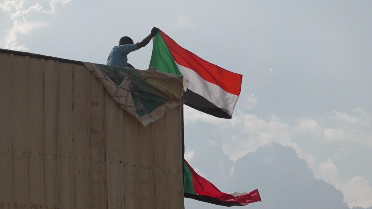 Sudanese Military, Protest Leaders Sign Transition Deal