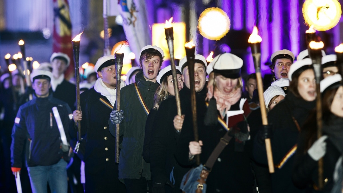 Thousands March in Helsinki in Rival Political Protests