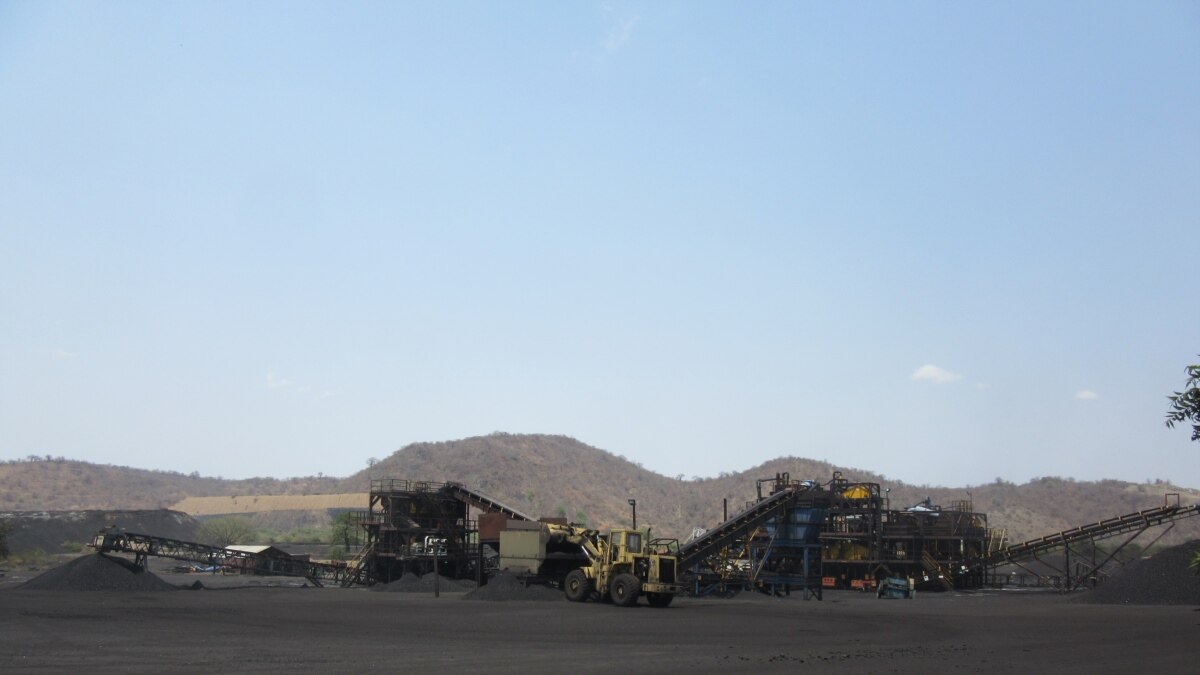 Antigos trabalhadores da Vale em protesto na mina de Moatize