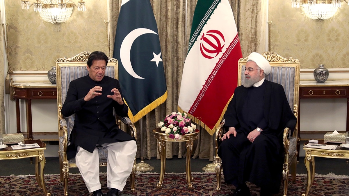 Pakistan PM Plans Peacemaking Visits to Iran, Saudi Arabia
