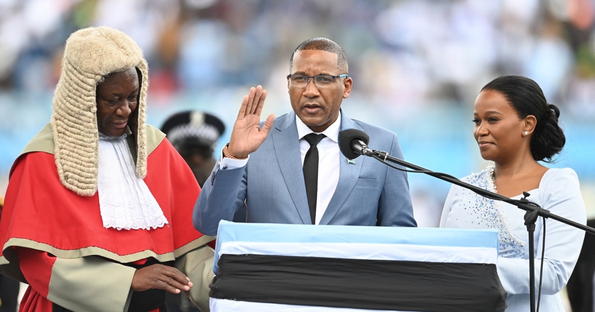 Nouvelle ère au Botswana : le nouveau président Duma Boko prête serment