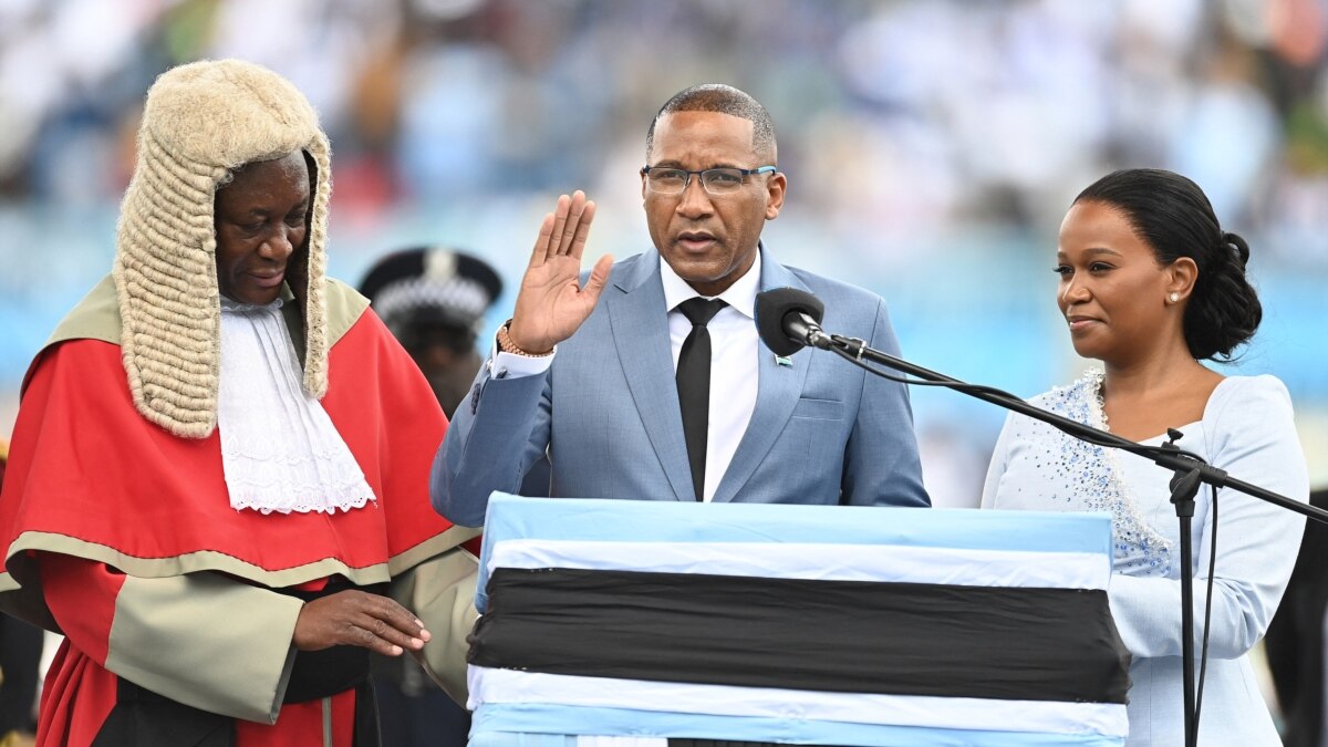 Nouvelle ère au Botswana : le nouveau président Duma Boko prête serment