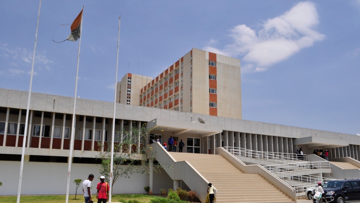 Principal hospital do Sul de Angola pode fechar por deficiente construção