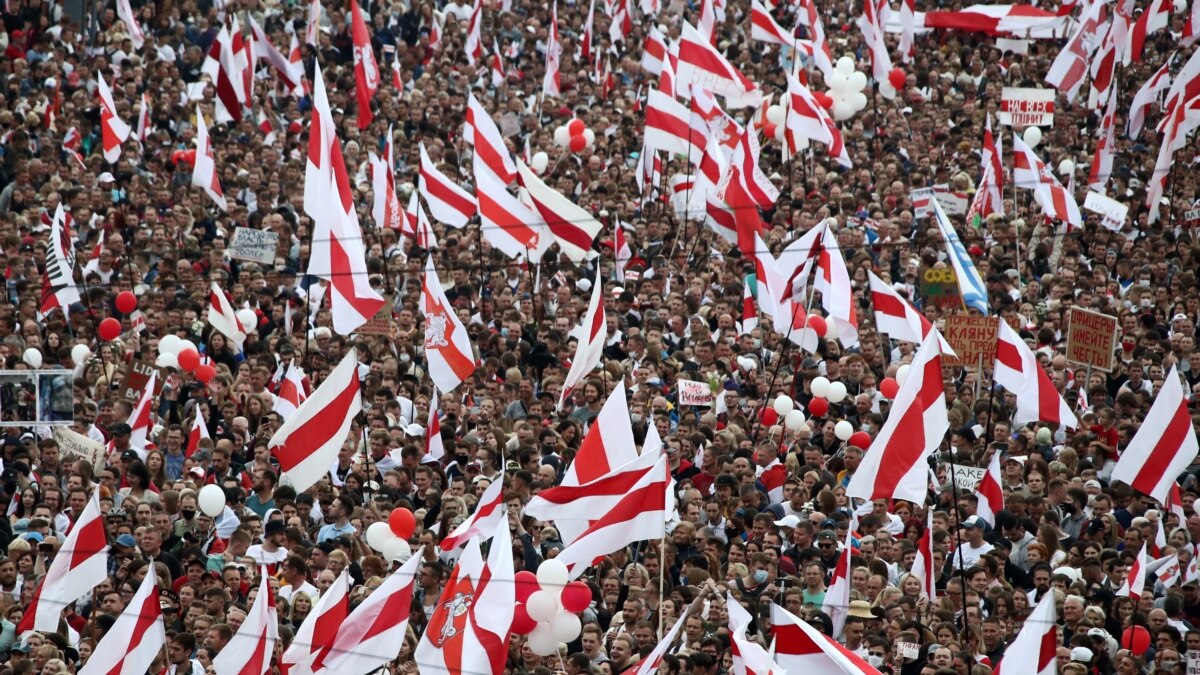 Belarusian Defense Minister Misleadingly Associates National Flag with ...