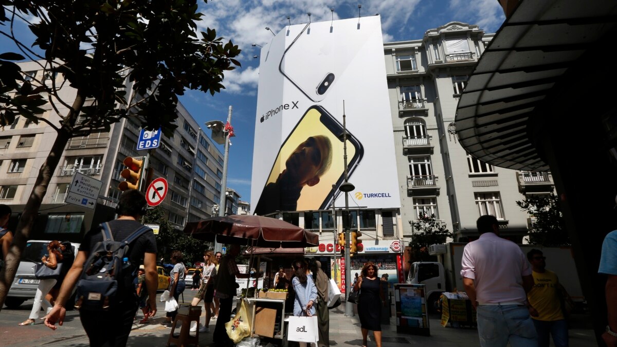 In US Dispute, A Few Turks Destroy iPhones in Online Posts