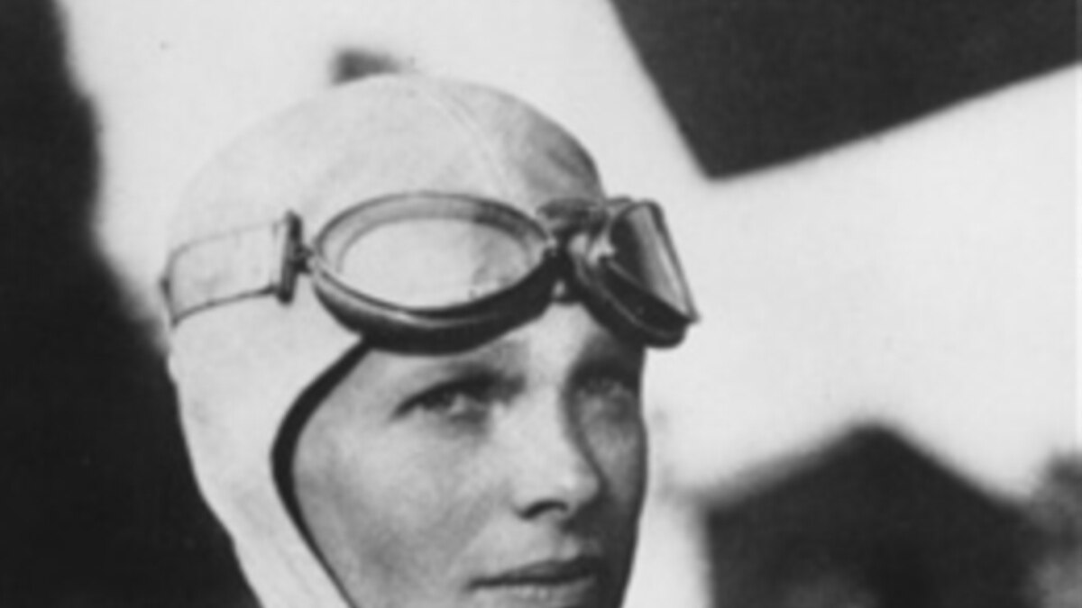 Clinton Celebrates Pioneer Aviatrix Amelia Earhart