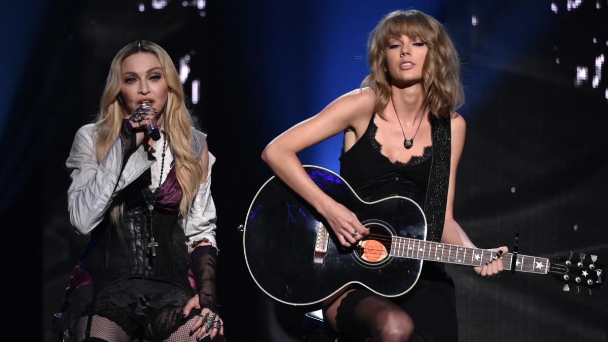 Taylor Swift Named Artist of Year at iHeartRadio Awards