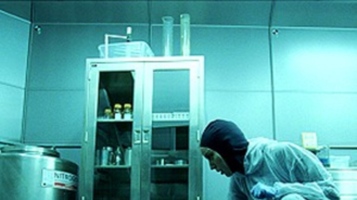 Cloning Experiment Has Dangerous Outcome in 'Splice'