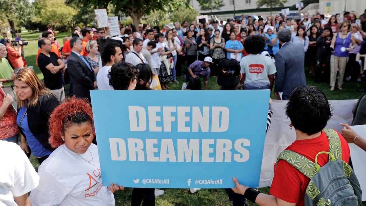 Poll: 4 in 5 Americans Feel 'Dreamers' Should Stay in US, Become Citizens