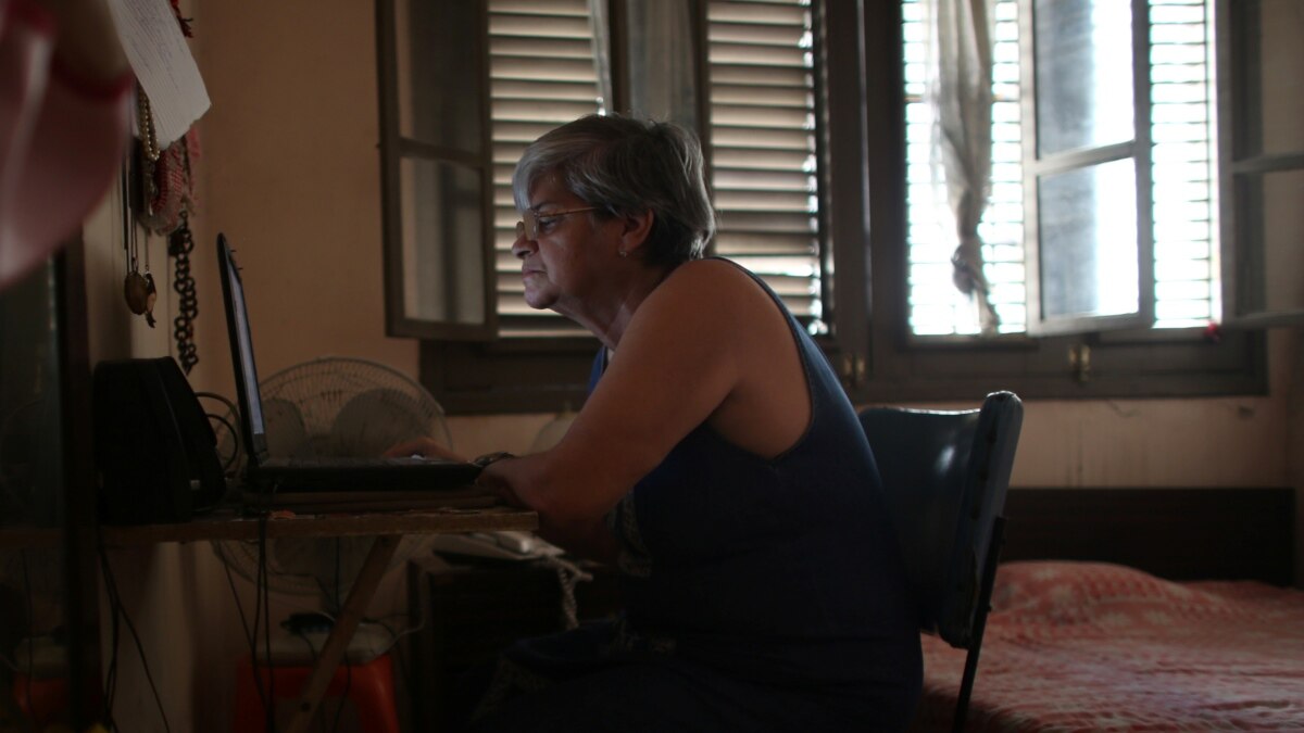 Cuba Allows Home Internet in Small Experiment