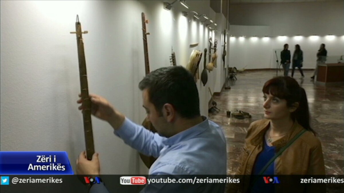 Ekspozitë e instrumentave muzikore popullore në Tiranë