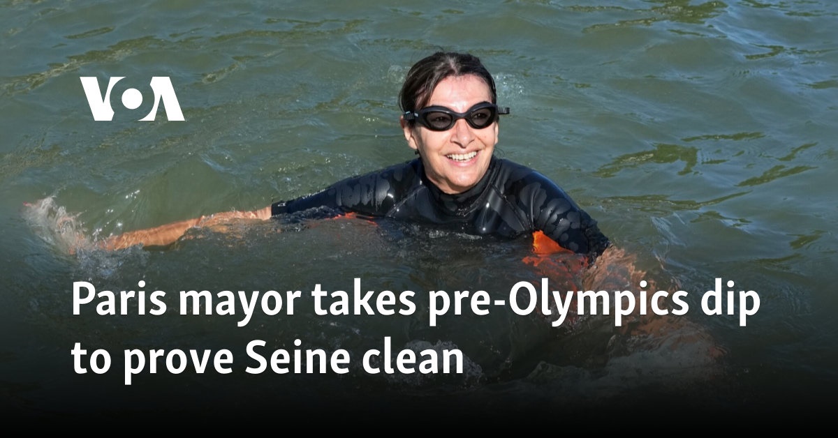 Paris mayor takes pre-Olympics dip to prove Seine clean
