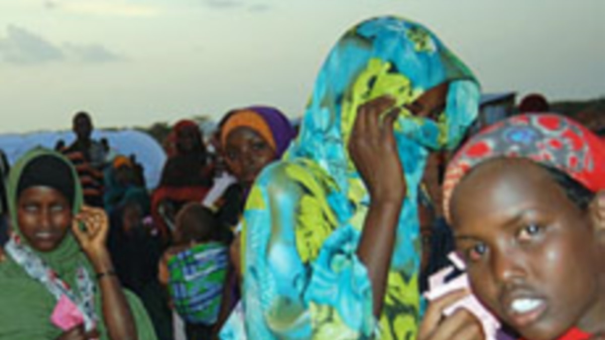 Newly-Arrived Somali Refugees Crowd Dollo Ado Center