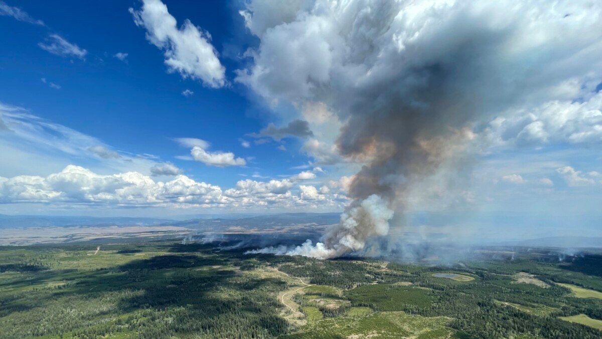 Evacuation Ordered for Canadian Town as Wildfire Crosses US Border