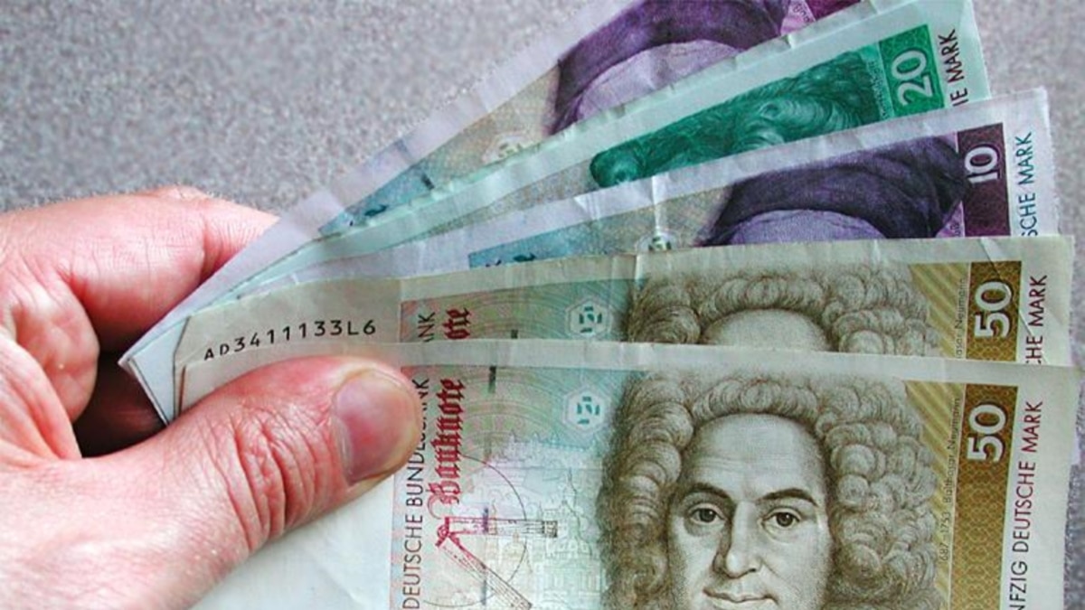 The Infodemic: Are Germans Saving Cash During Pandemic?