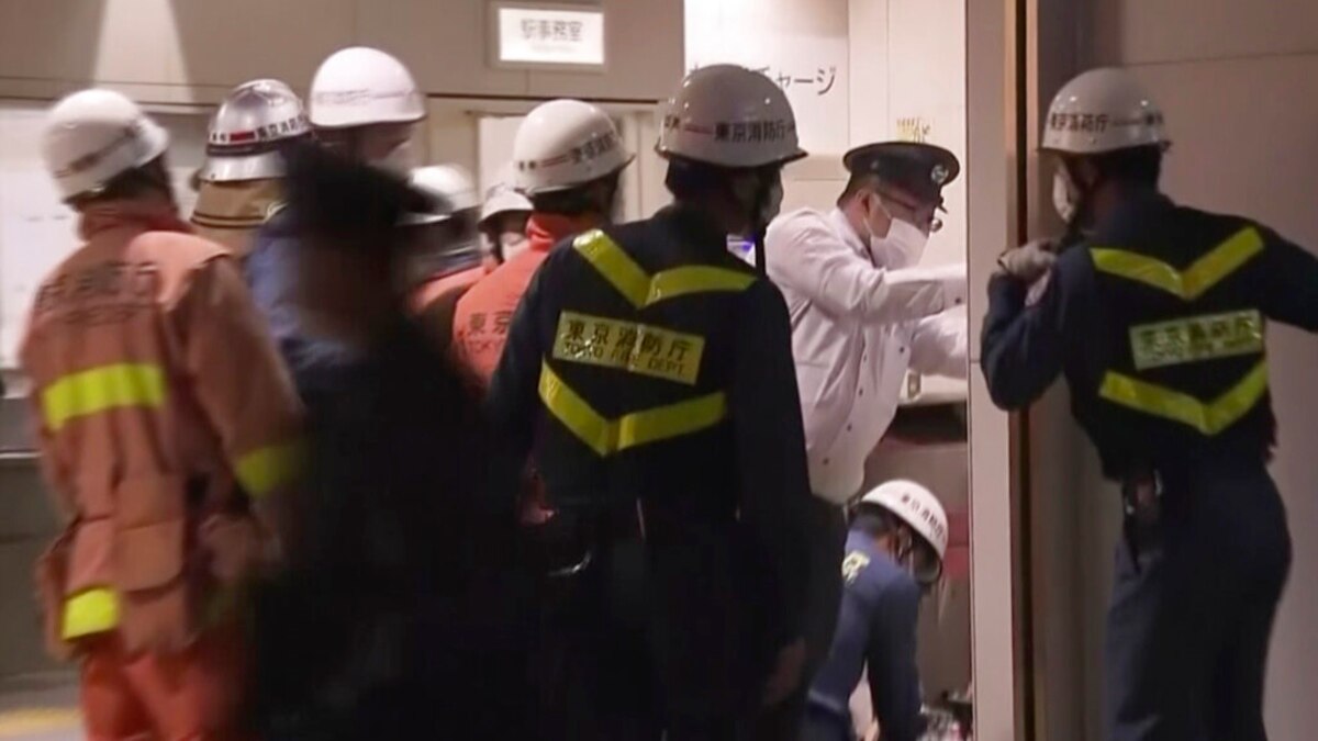 Man With Knife Injures 17 on Tokyo Train, Starts Fire