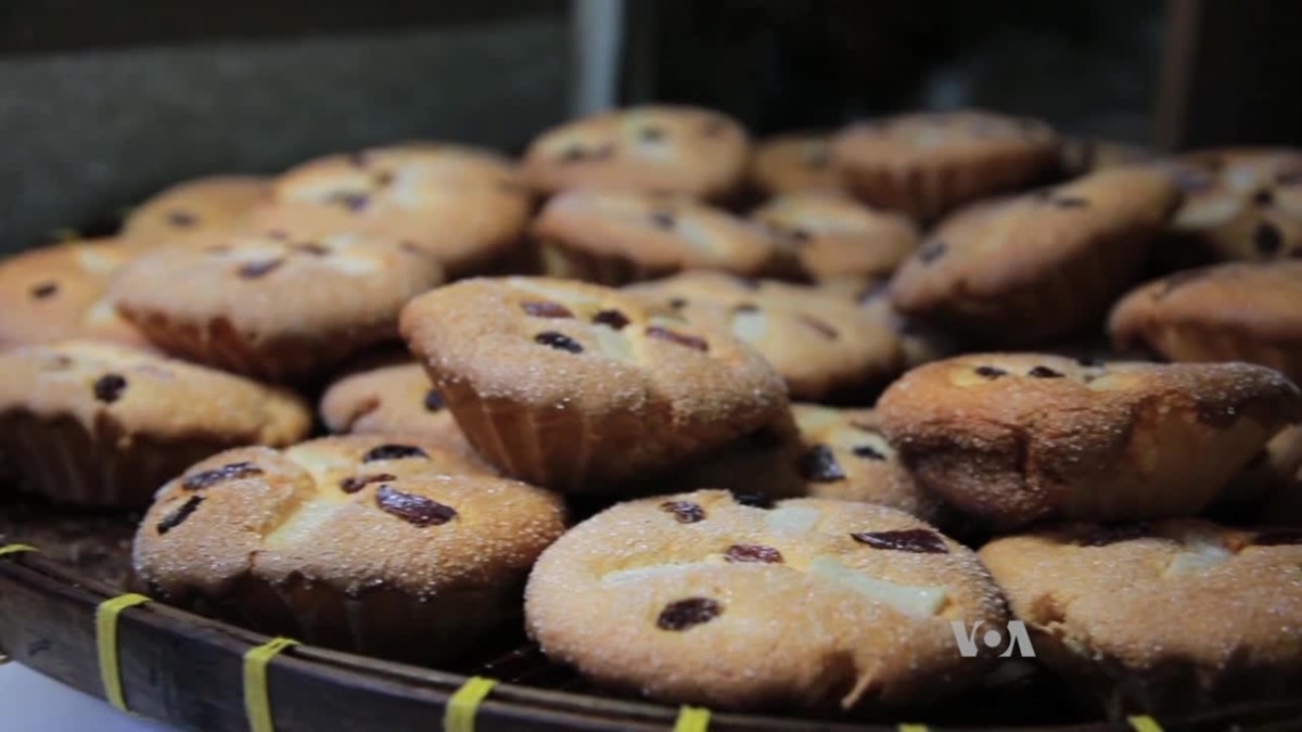 Sweet Bangkok Snack Offers Piece of History