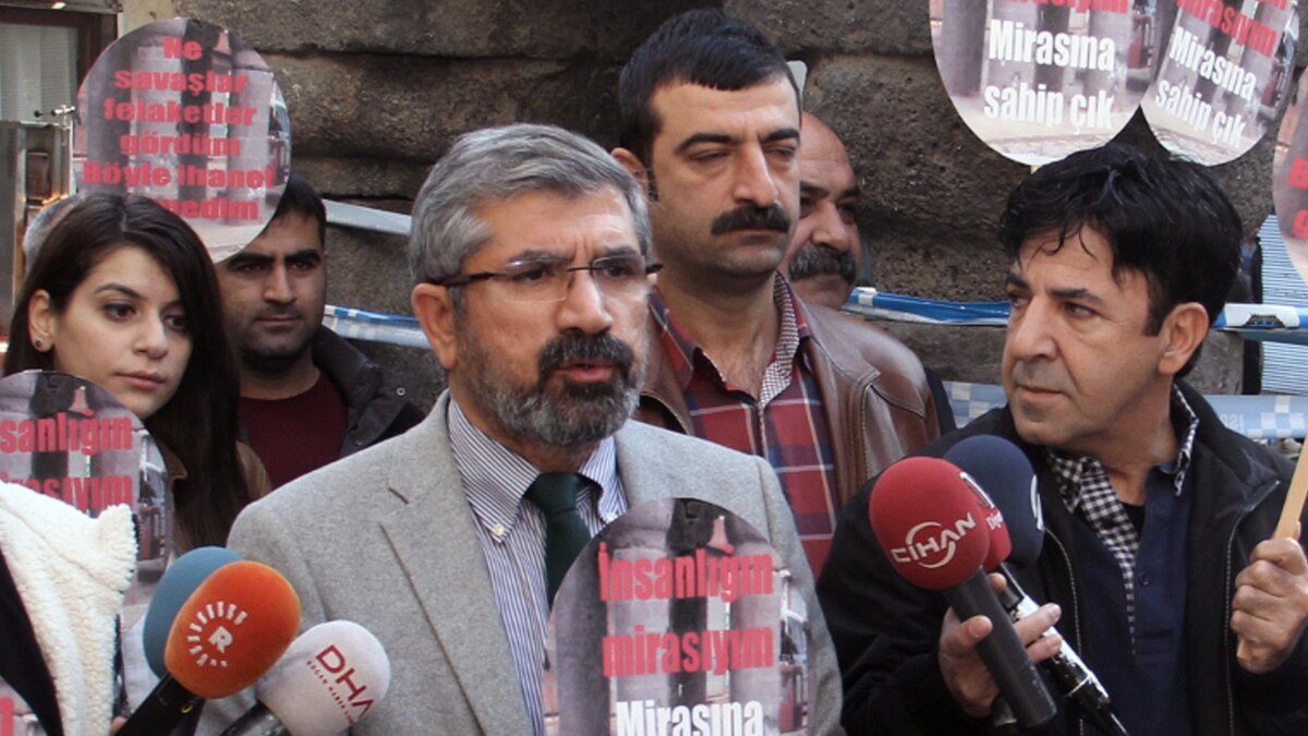 Turkish Leaders Pledge Probe of Pro-Kurdish Activist's Slaying