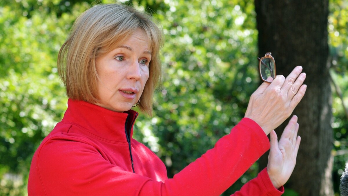 Ukrainian Activist in Despair About Future of Her Country