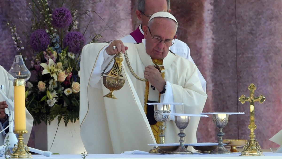 Pope Francis Tells Crowds in Poland to Embrace 'New Humanity'